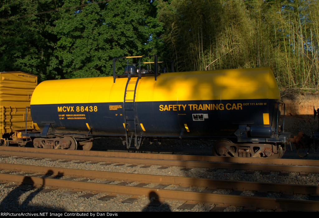 MCVX Tank Car 88438 on Q418-04